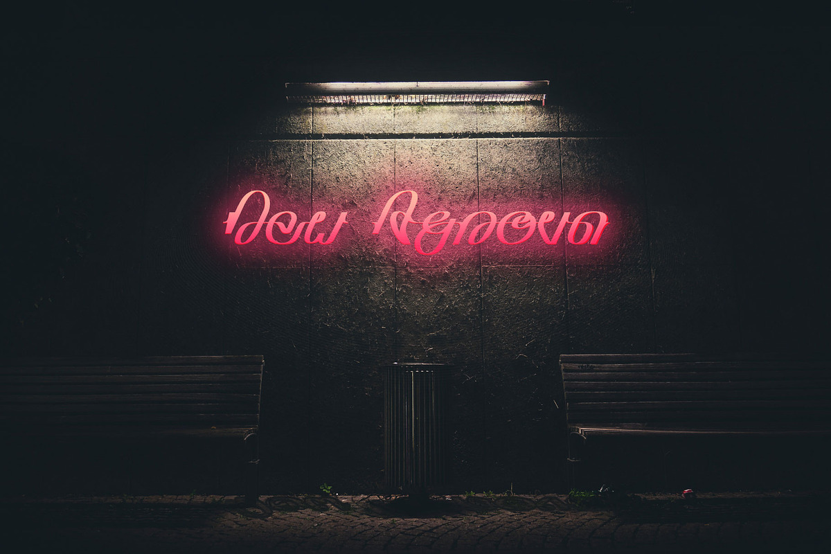 New Agnova Script Font