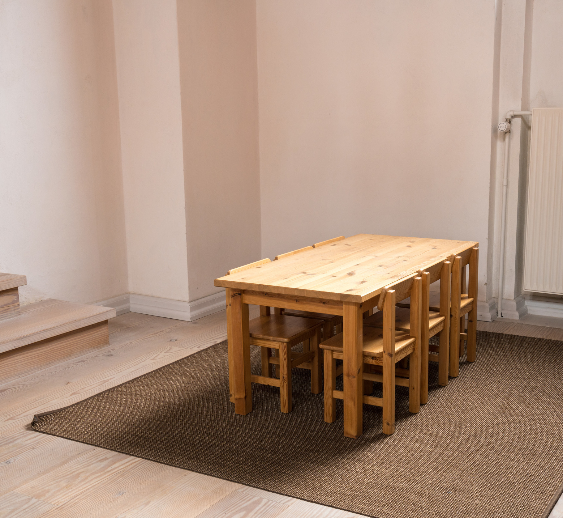 Digital photo of table and six chair, a School & Education Photo by ...