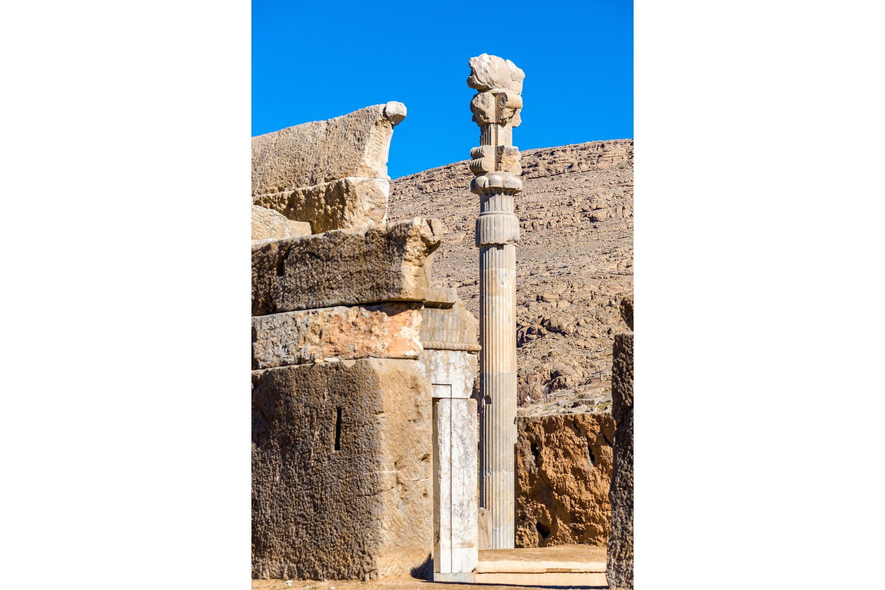 Hall of hundred columns in persepolis iran featuring persepolis ...