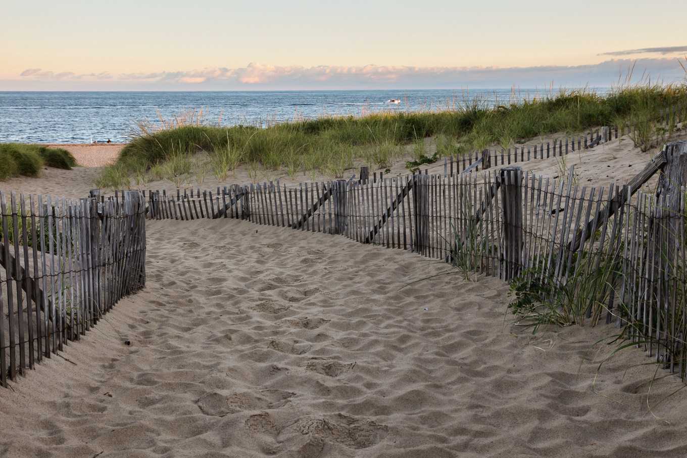 Wooden fence with Atlantic ocean, a Nature Photo by 1miromiro