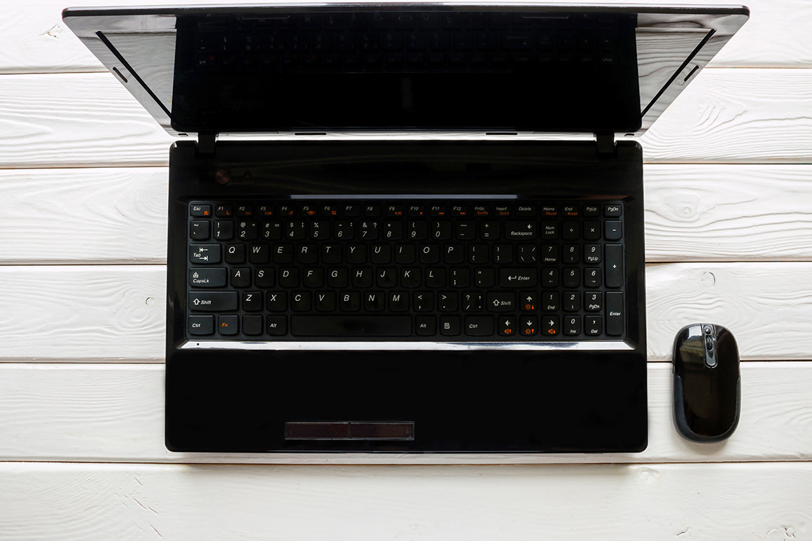 black laptop and a computer mouse, a Technology Photo by itakdalee ...