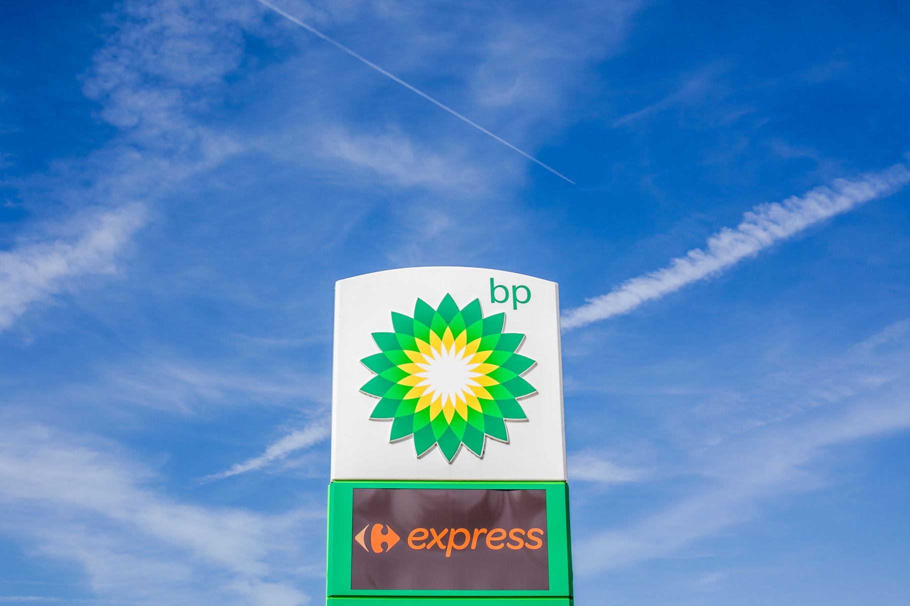 BP logo on its gas service station, a Transportation Photo by Dvoevnore ...