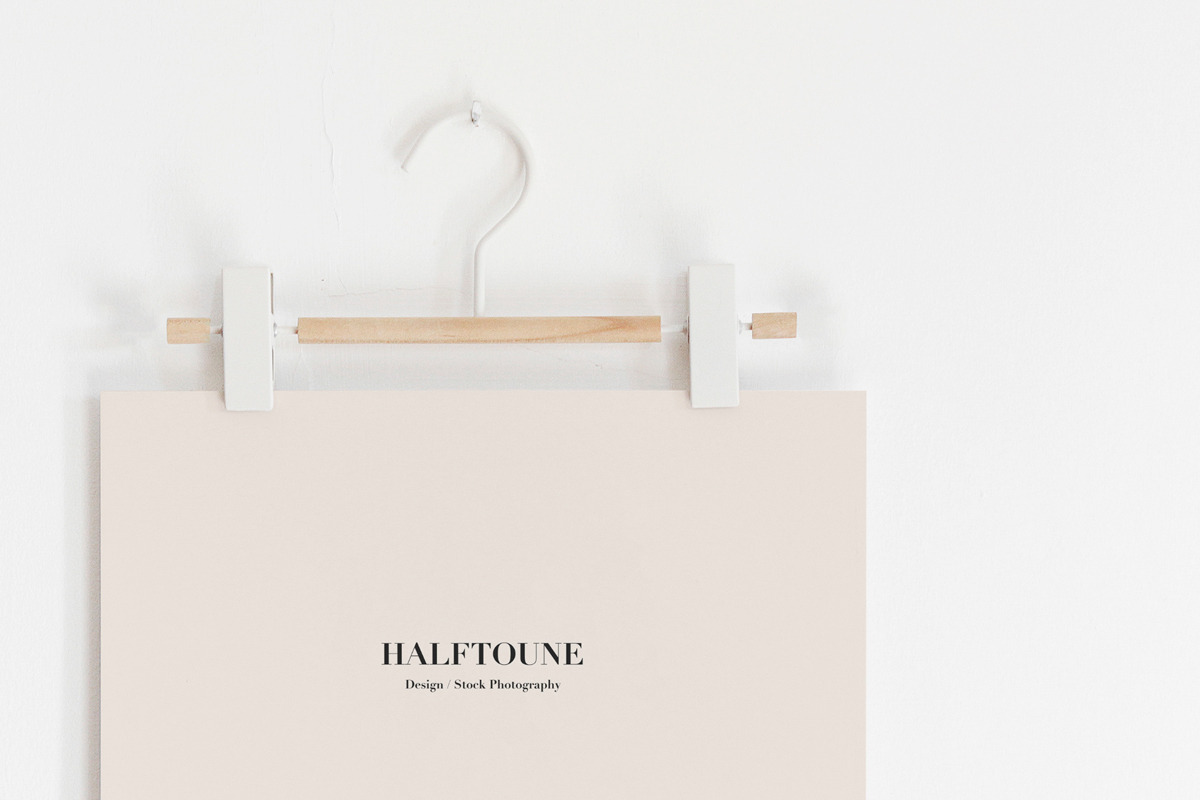 Poster Mockup, 5x7 Horizontal Mockup, a Graphic by HALFTOUNE