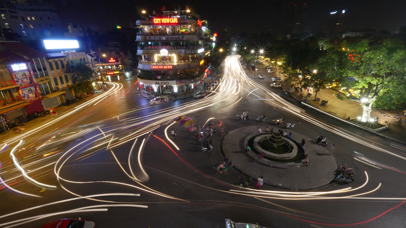 City square with traffic, a Transportation Photo by Grey Coast Media