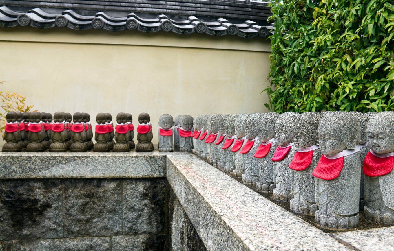 Row of stone statues, an Architecture Photo by BOOCYS