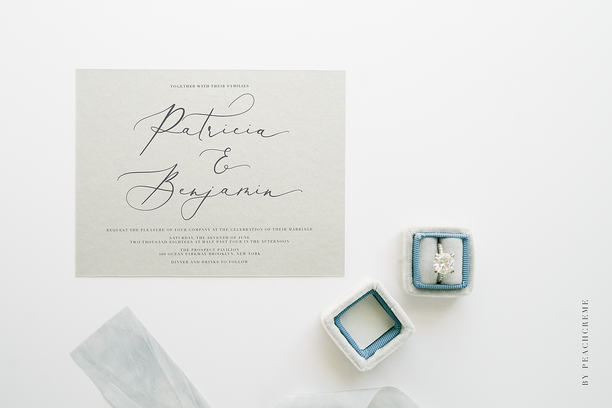 Maison de fleur //Luxury Script Font, a Handwritten Font by PeachCreme