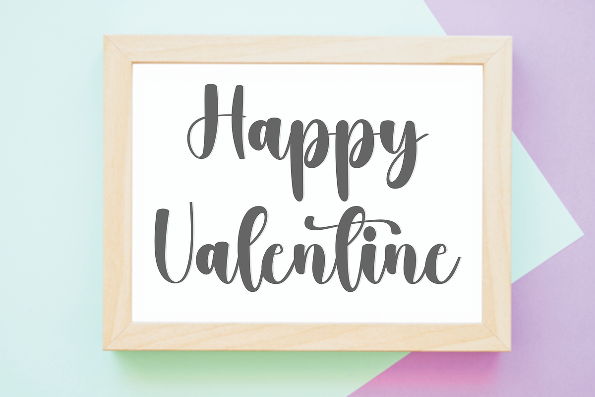 Playlist, a Handwritten Font by FreshTypeINK