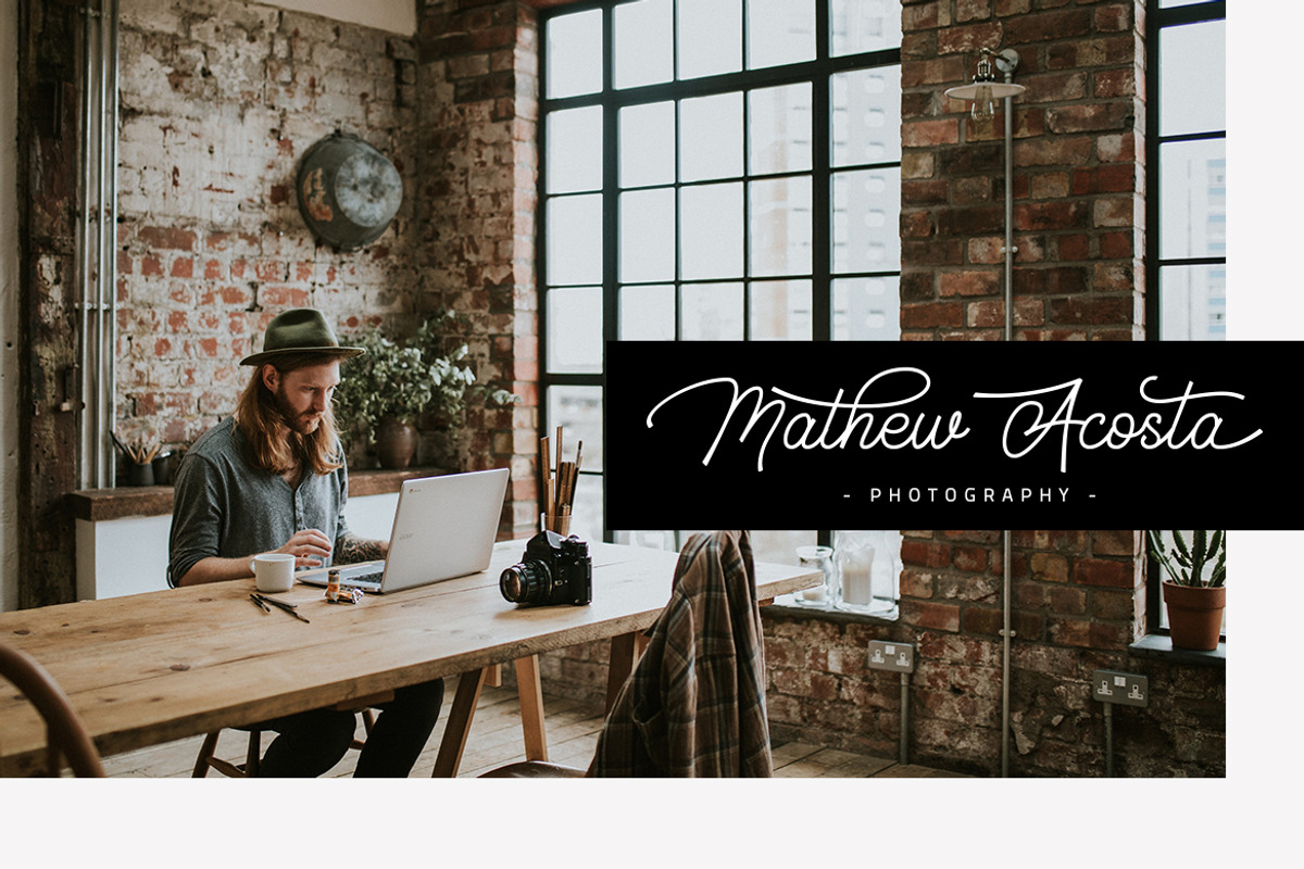 Geraldyne Script, a Script Font by Weape Studio