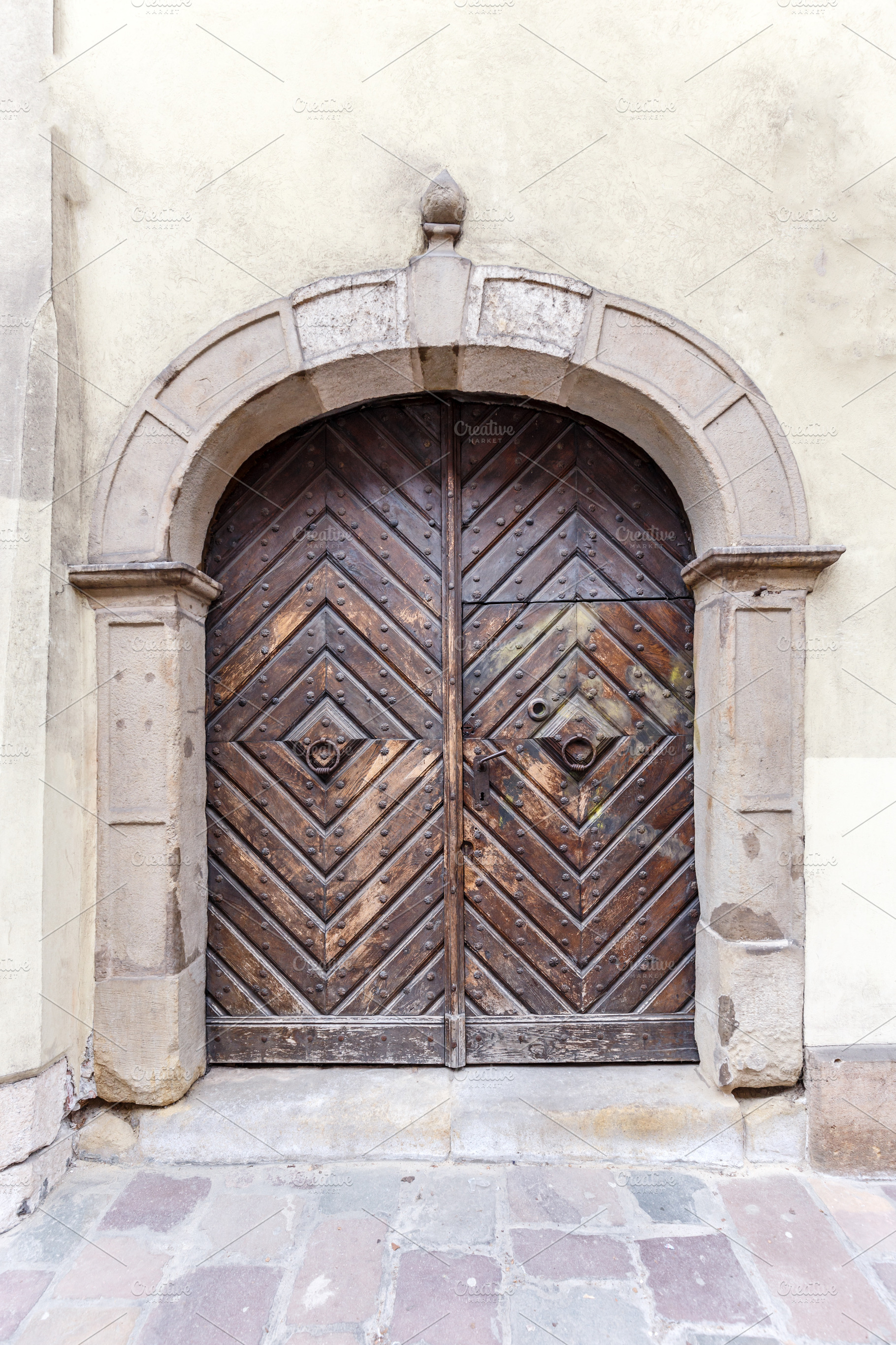 Ancient engraved wooden door, an Architecture Photo by Grafvision ...