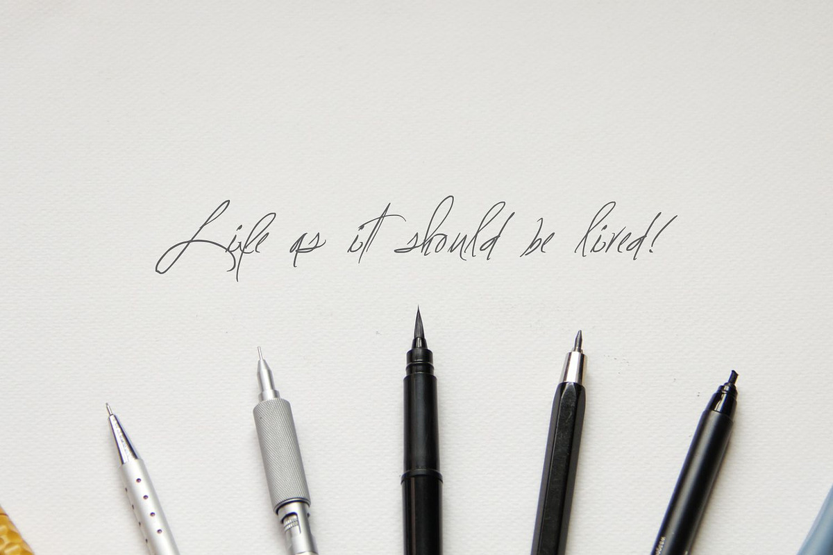 Fascinating Signature, a Script Font by Marcelo Inez