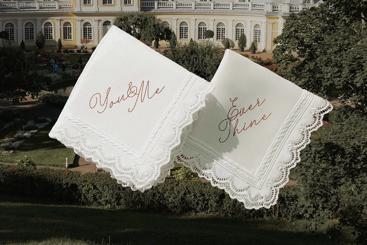 Echo Lace Delicate Script Font