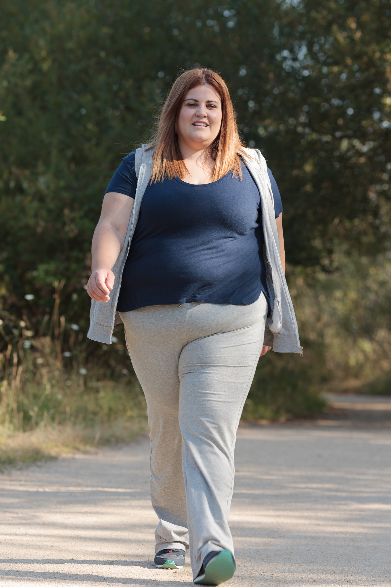 Overweight woman walking, a Photo by Ernesto Solla