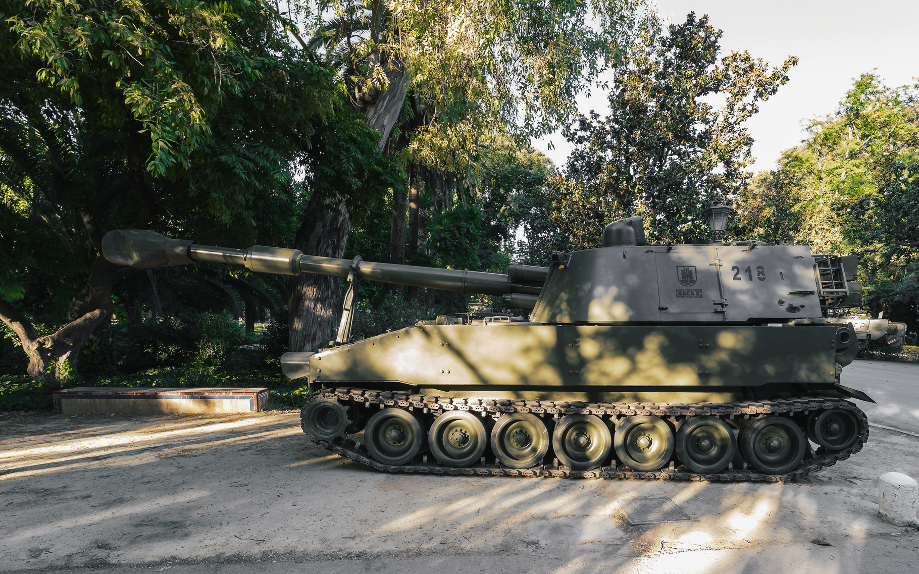 M109a5 155mm selfpropelled howitzer featuring view, missile, and show ...