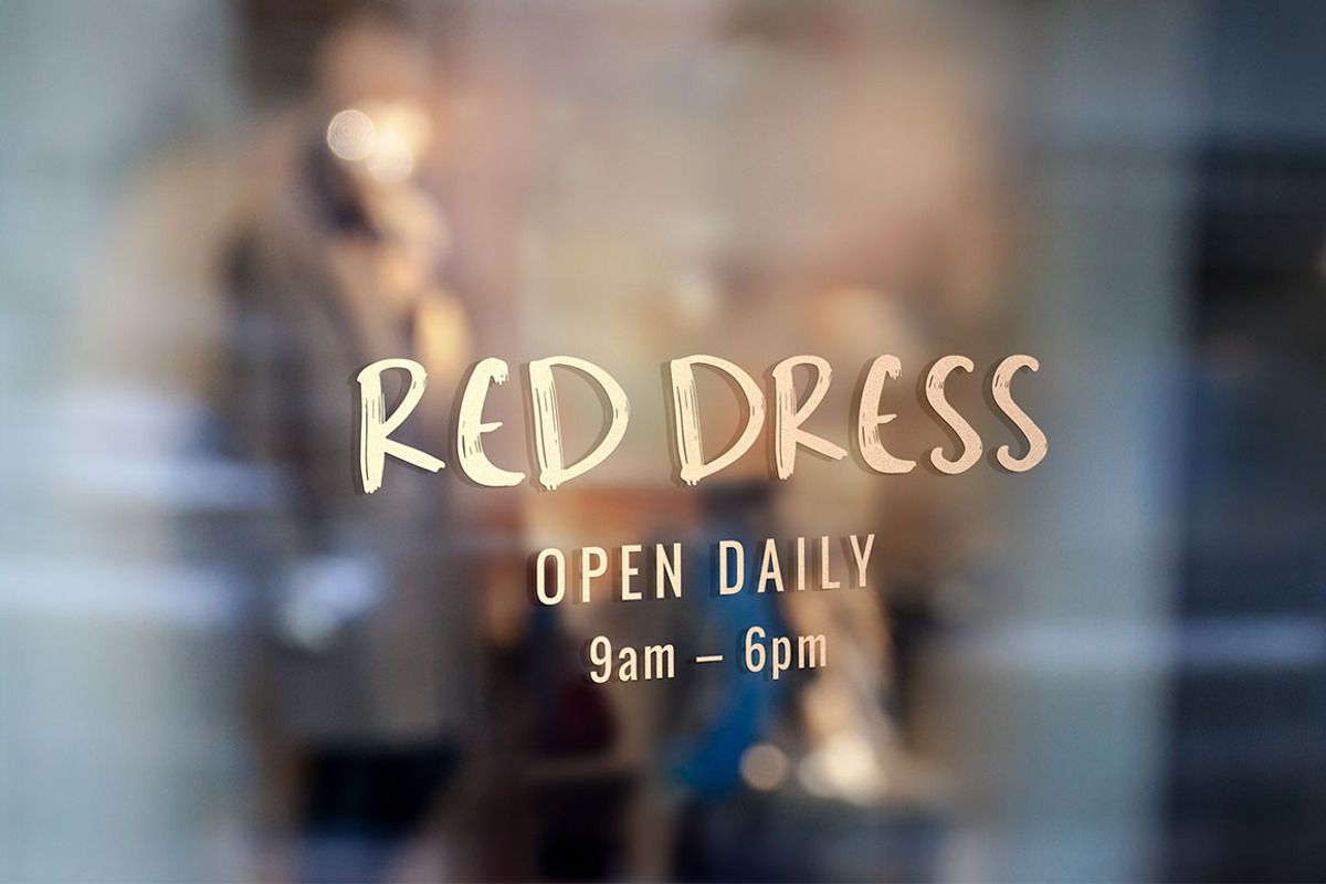 Roxanne Font, a Font by I'm Knot Tangled